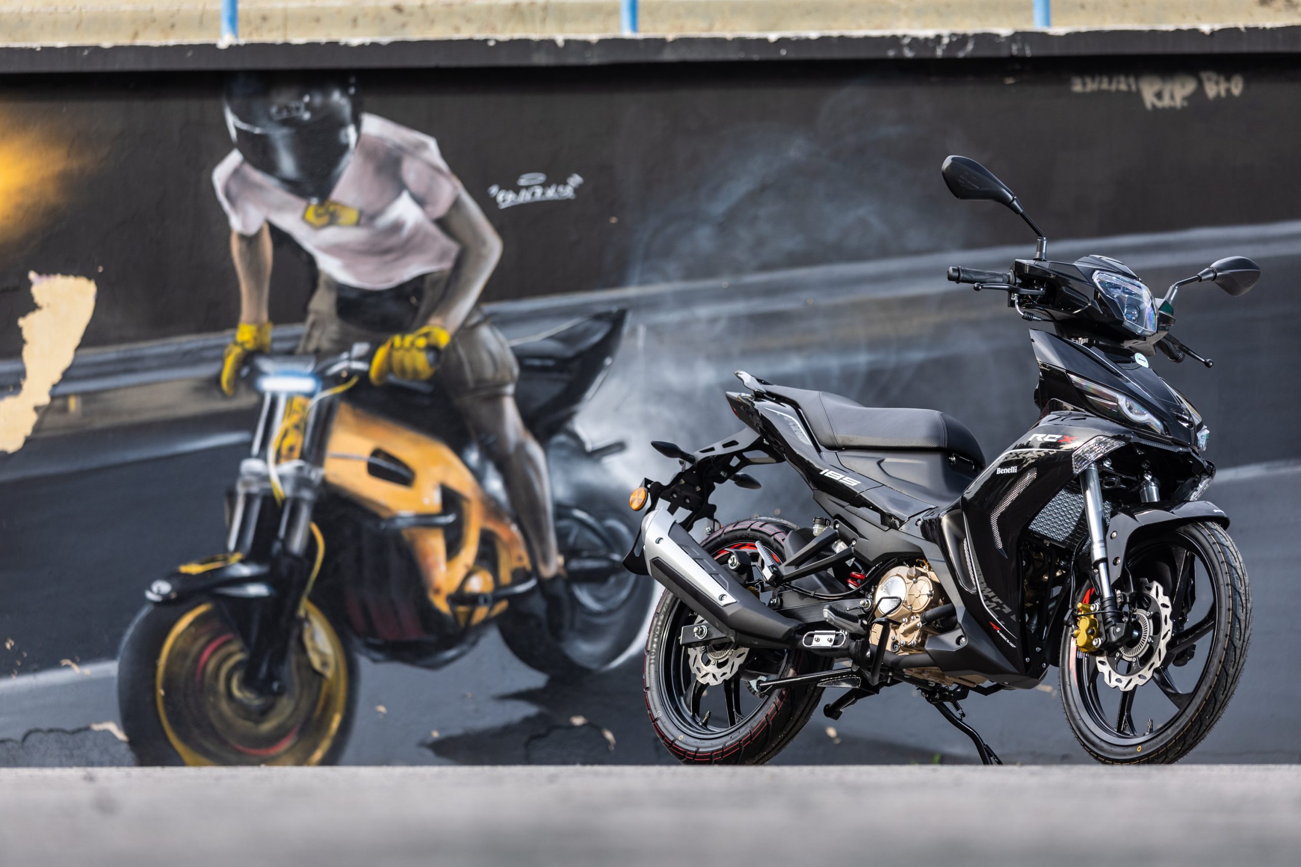 Benelli Μοτοσικλέτες RCX 185 Rider instinct • Κάνει το comeback στην ...